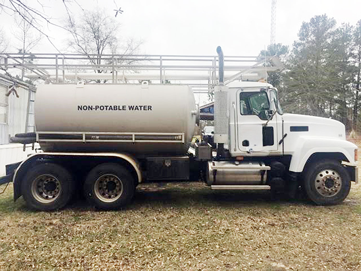 2004 Mack Water Truck 3200 Gallons