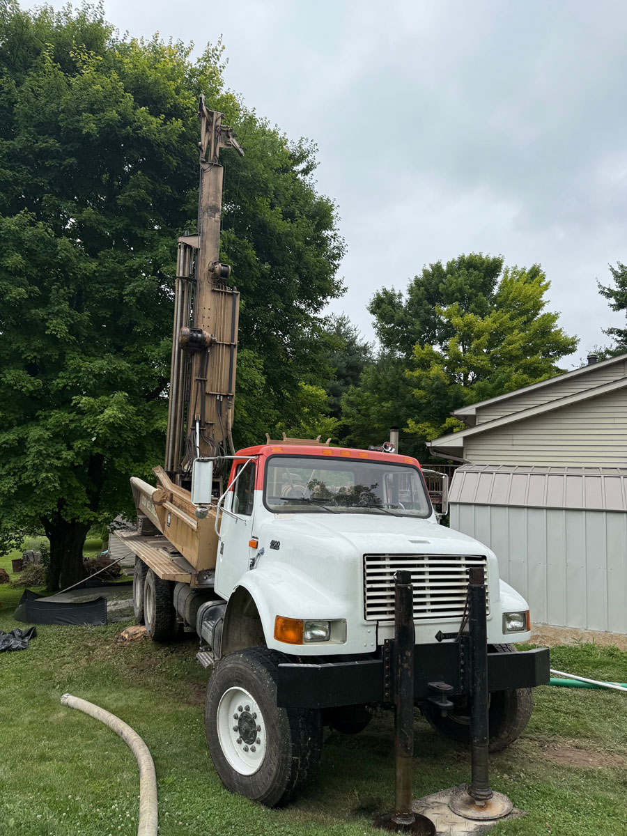 1999 VersaDrill V100 6x6 Drilling Rig